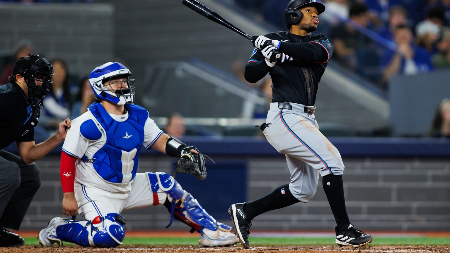 Xavier Edwards hits three triples in four-hit night | 09/27/2024 | MLB.com