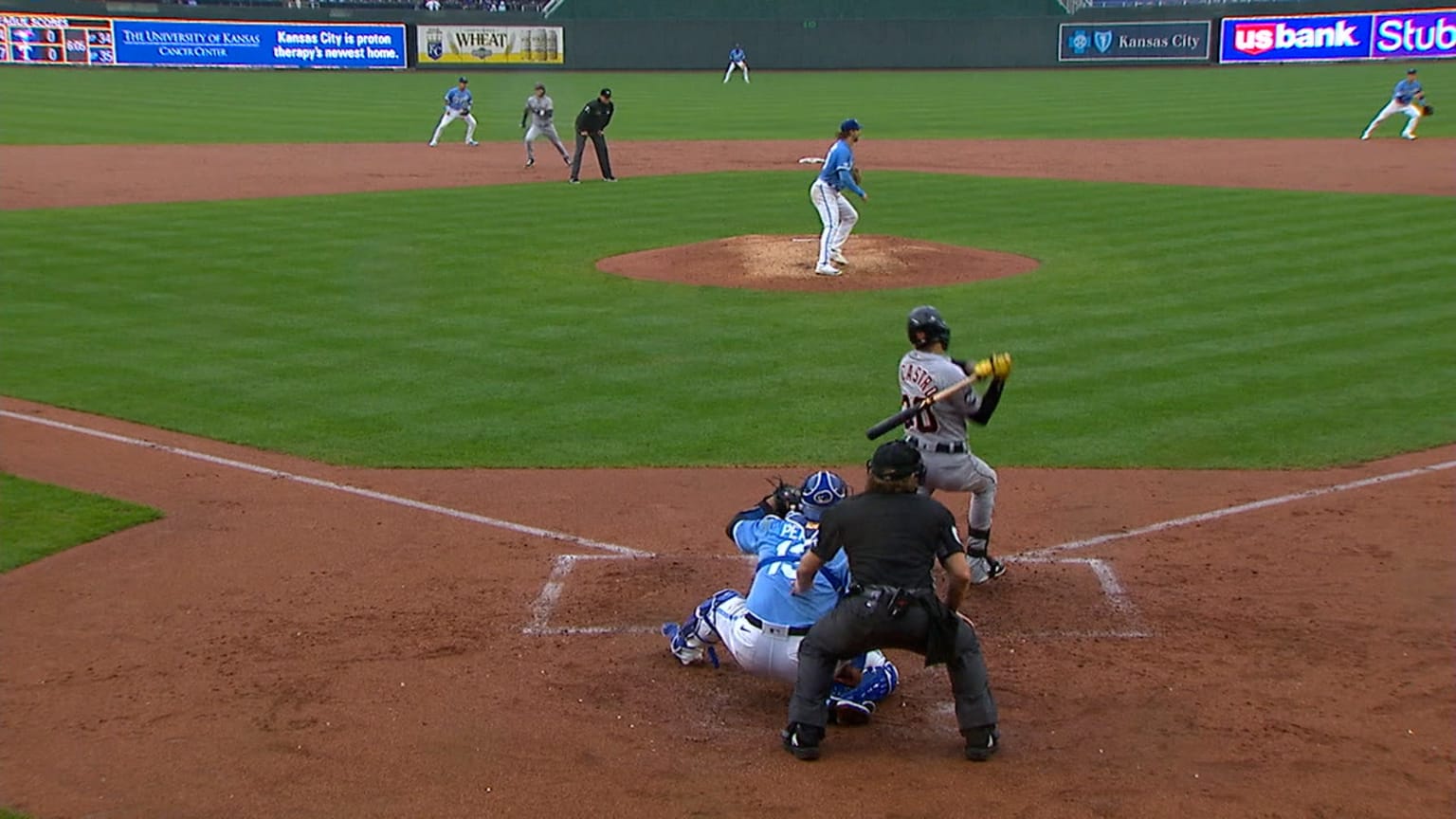Harold Castro cracks an RBI single to right field | 09/10/2022 ...