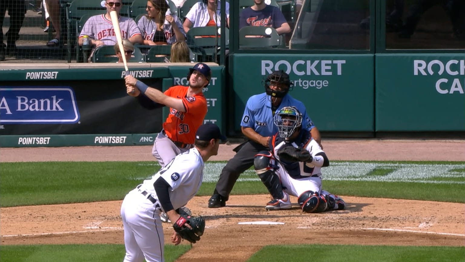 Kyle Tucker pulls a solo dinger to right, 1-0 Astros | 09/14/2022 ...