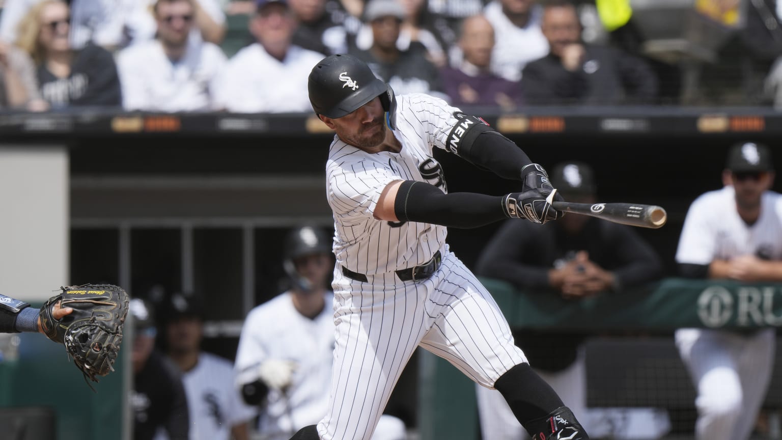 Danny Mendick singles to bring in Eloy Jiménez | 04/28/2024 | Chicago ...