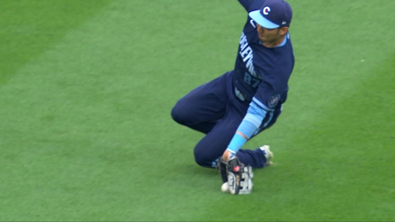 Carroll's knock plates Gurriel after review in 8th | 09/08/2023 ...