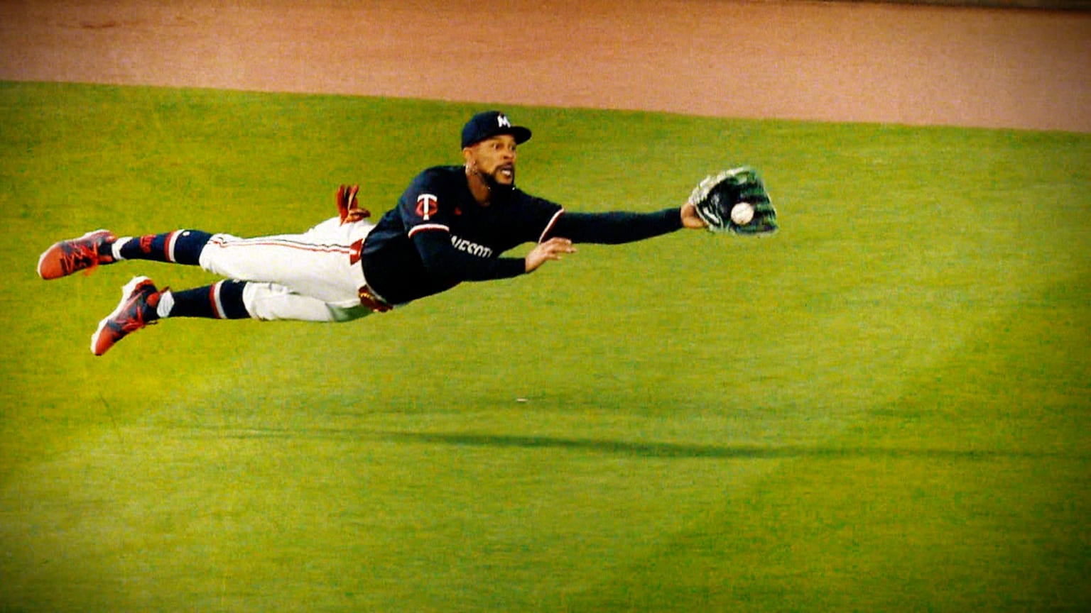 Daily Dash: Buxton's diving catch, Fairchild's leap | 04/09/2024 | MLB.com