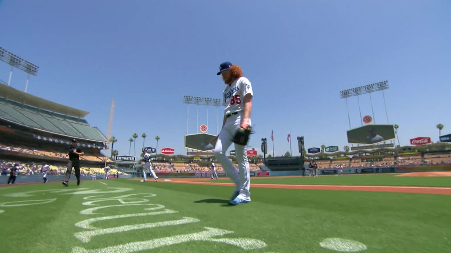 Dustin May exits with right elbow pain in the 1st | 05/17/2023 | Los ...