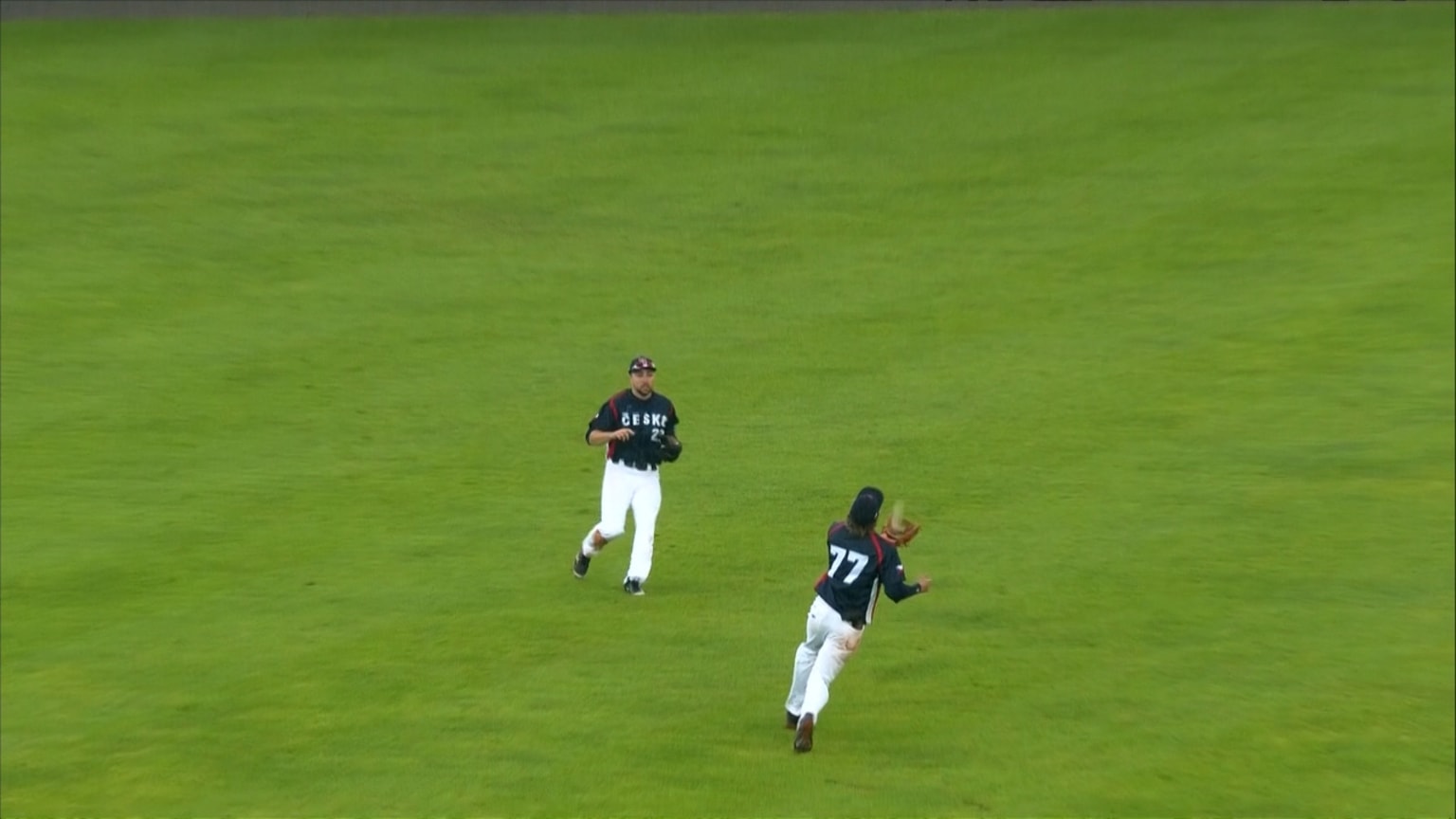Vojtech Mensik makes a great over-the-shoulder grab | 09/20/2022 | MLB.com