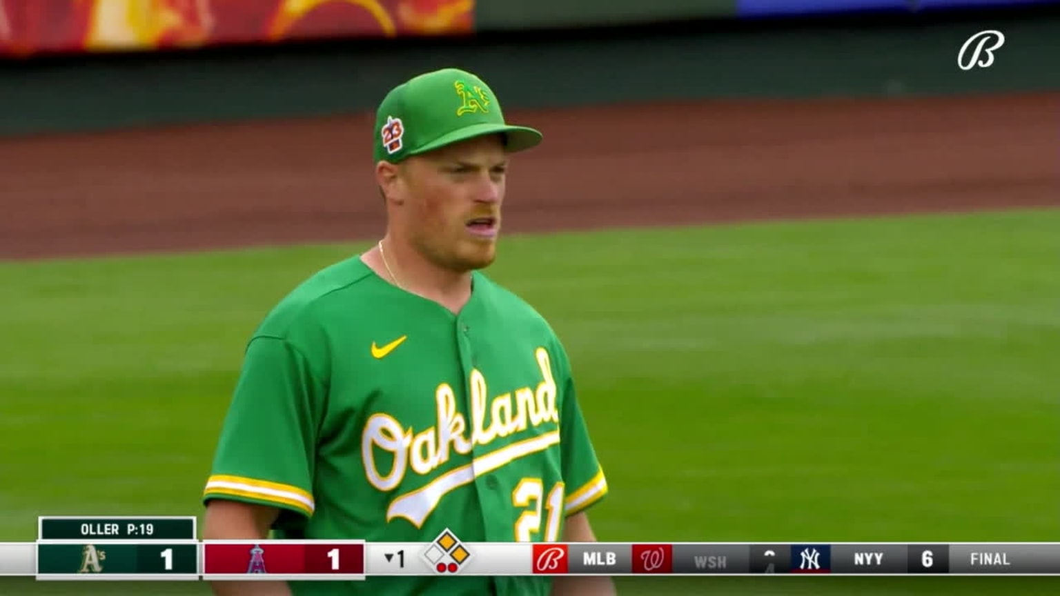 Capel makes an impressive slide in foul territory | 03/21/2023 | Athletics