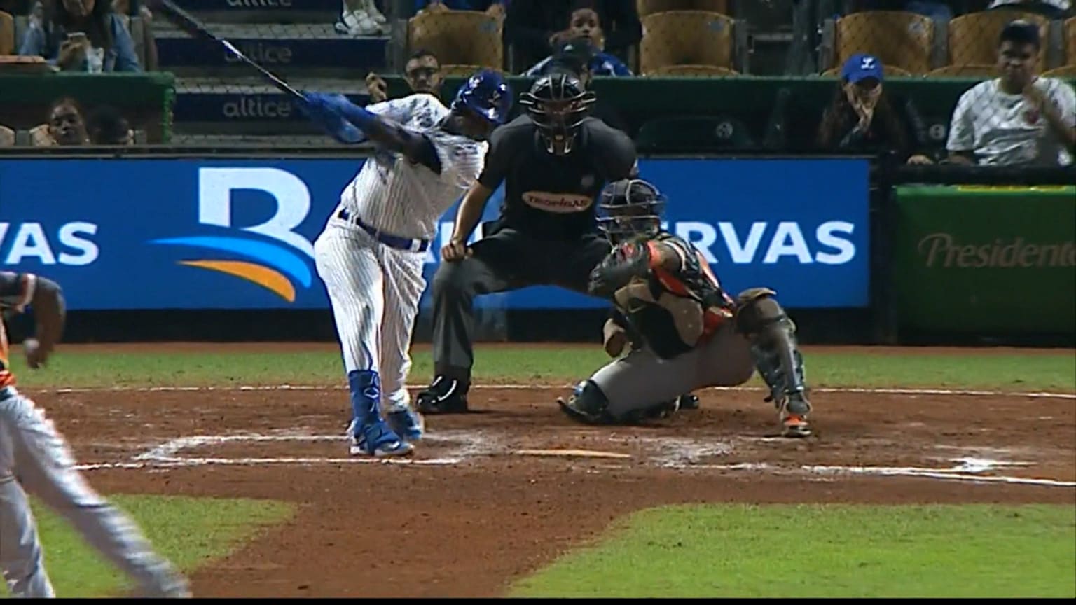 Michael De León empuja con doble | 18/12/2022 | Lasmayores.com