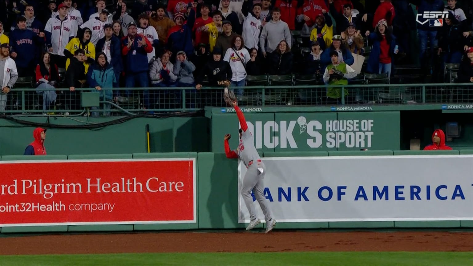 Jordan Walker's home run robbery | 04/06/2025 | St. Louis Cardinals