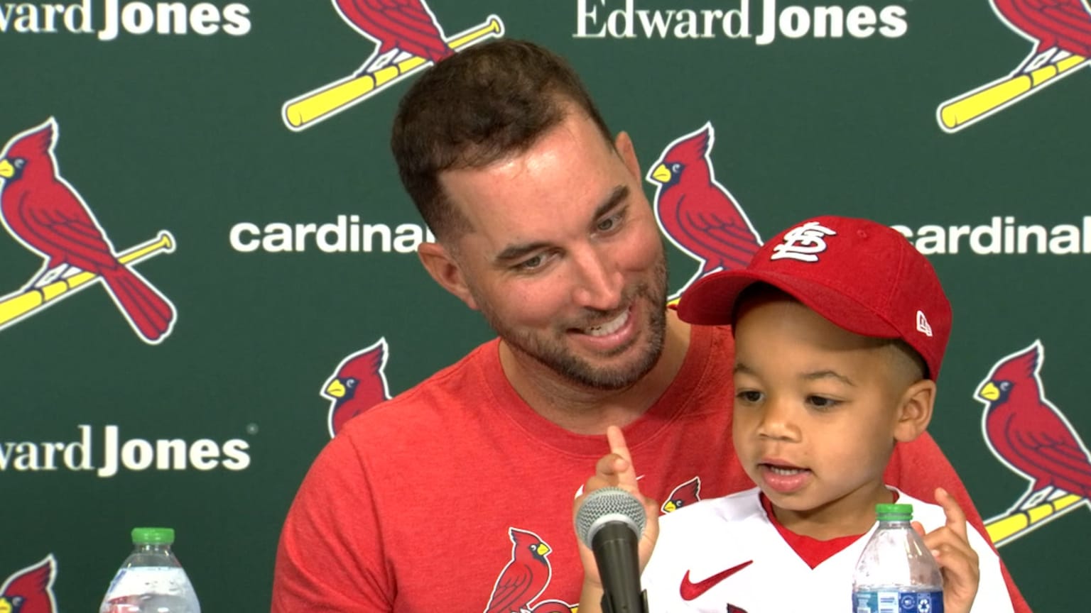 Wainwright's son Caleb having fun with dad at podium | 05/18/2023 | St ...
