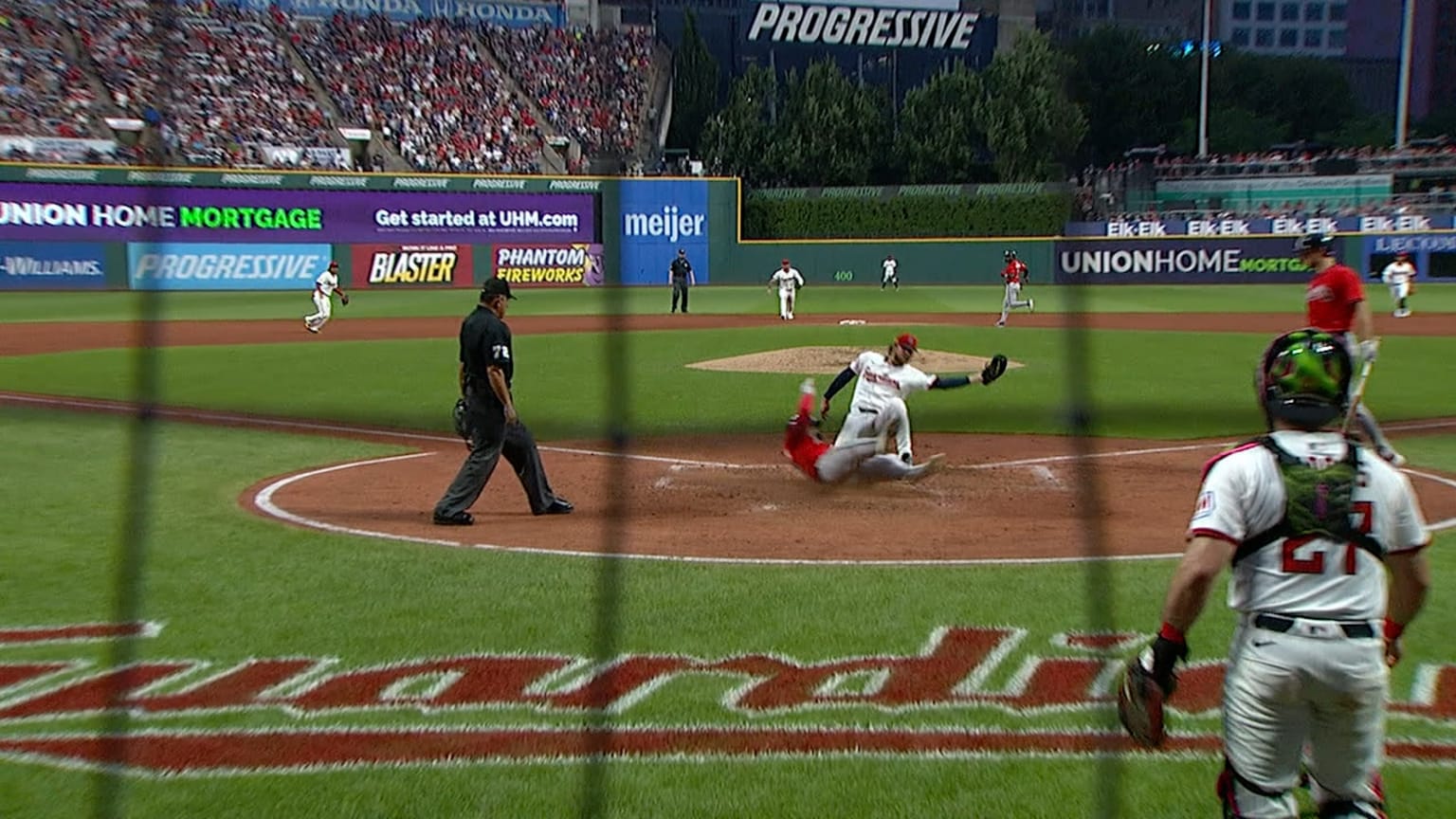 Nacho Alvarez Jr. scores on wild pitch | 08/16/2025 | Atlanta Braves
