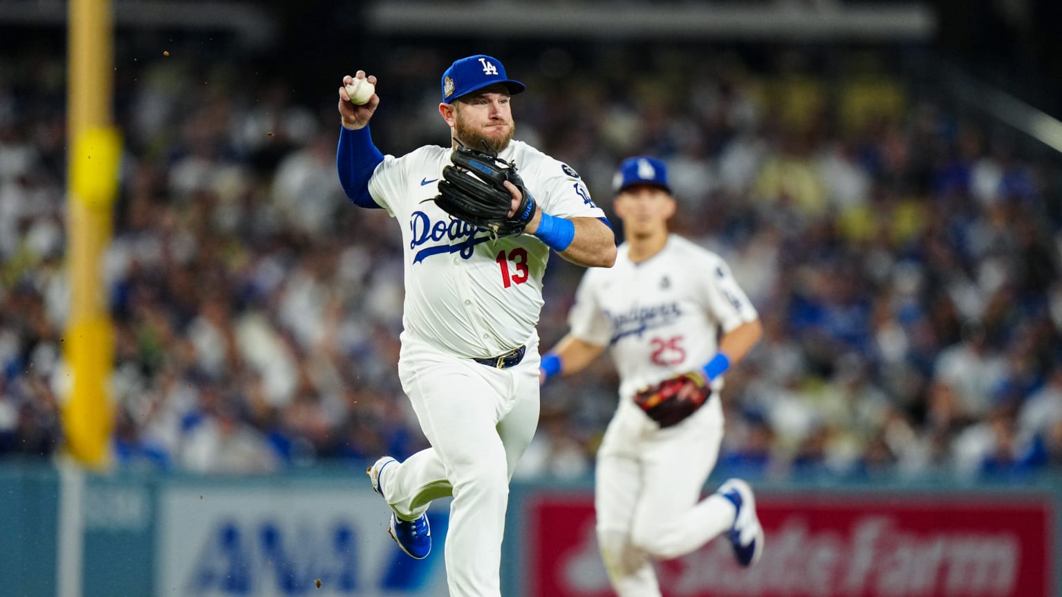 Max Muncy se luce con una gran jugada defensiva | 25/10/2024 ...