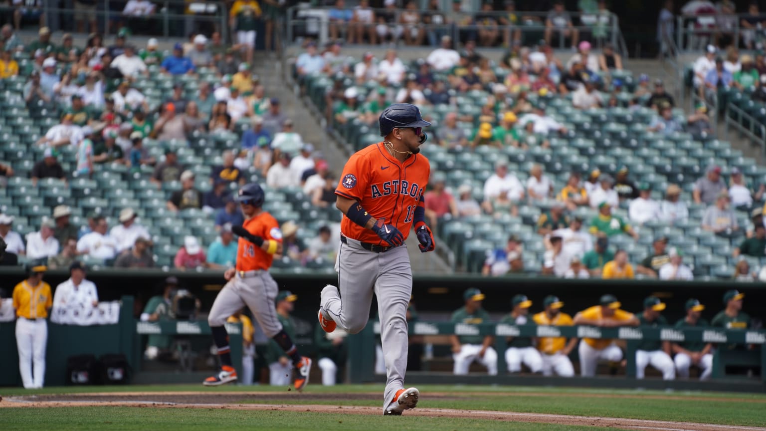 Isaac Paredes' RBI single | 09/25/2025 | MLB.com