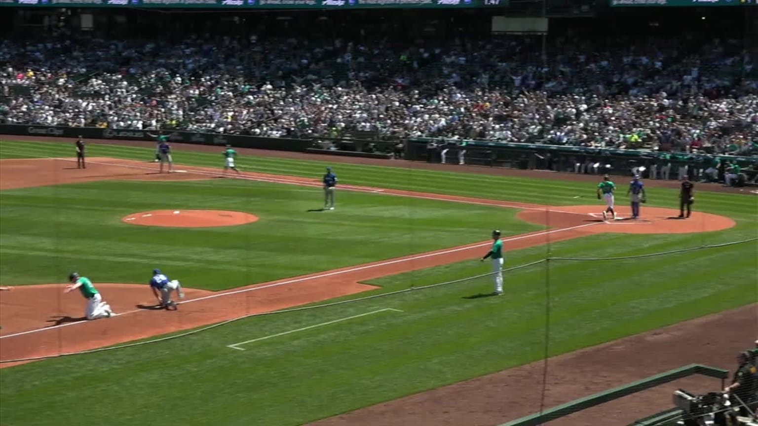 Luis Urías reaches on error, Cal Raleigh scores | 05/15/2024 | Seattle ...