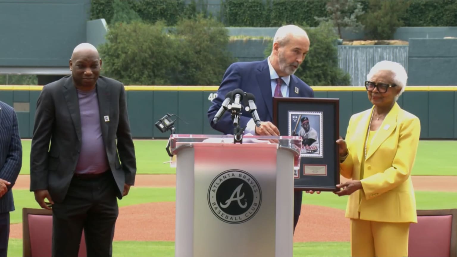 Braves unveil the Hank Aaron forever stamp | 08/01/2024 | MLB.com