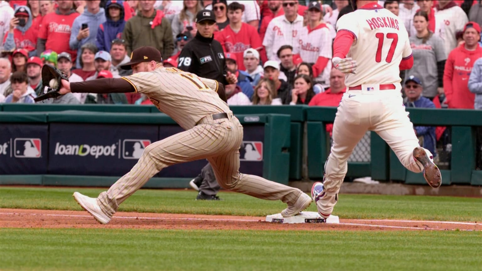 Padres turn a 5-4-3 double play in the 1st inning | 10/23/2022 | San ...