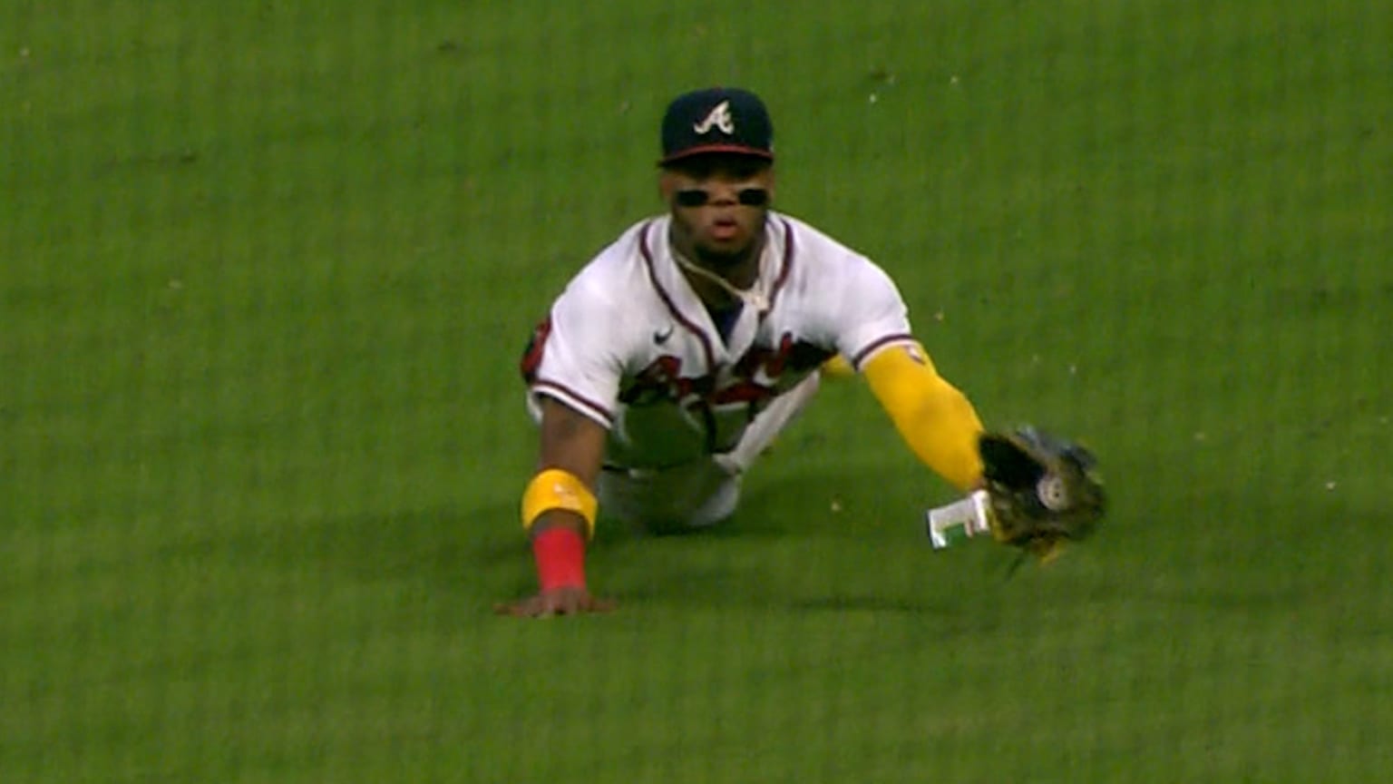 Ronald Acuña Jr. lays out for the catch in right | 09/17/2022 | MLB.com