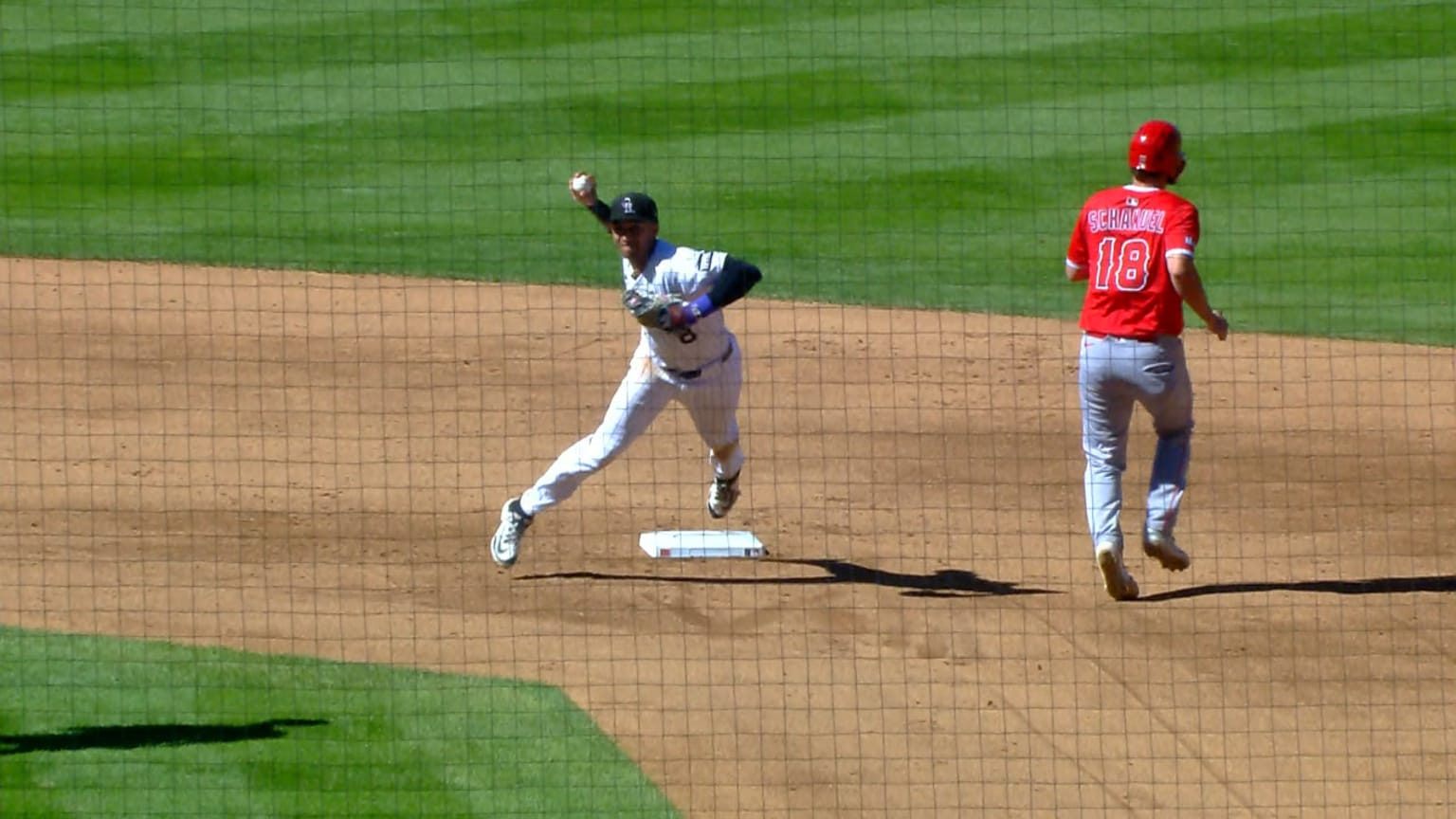 Ryan Ritter se lanza para convertir una doble jugada | 21/09/2025 | Los ...