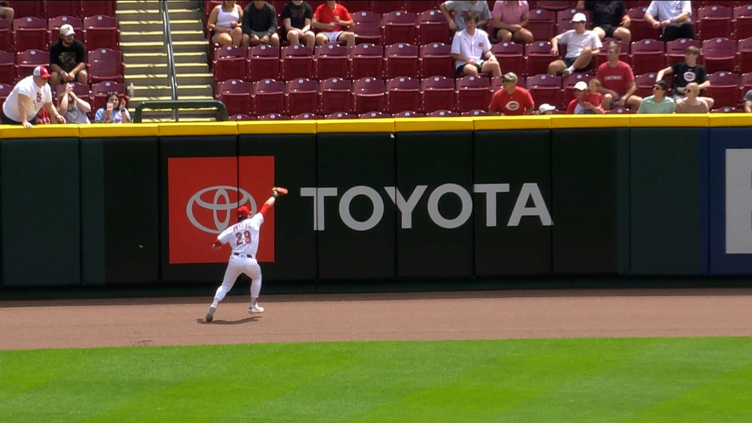TJ Friedl's tough running catch | 04/30/2025 | Cincinnati Reds