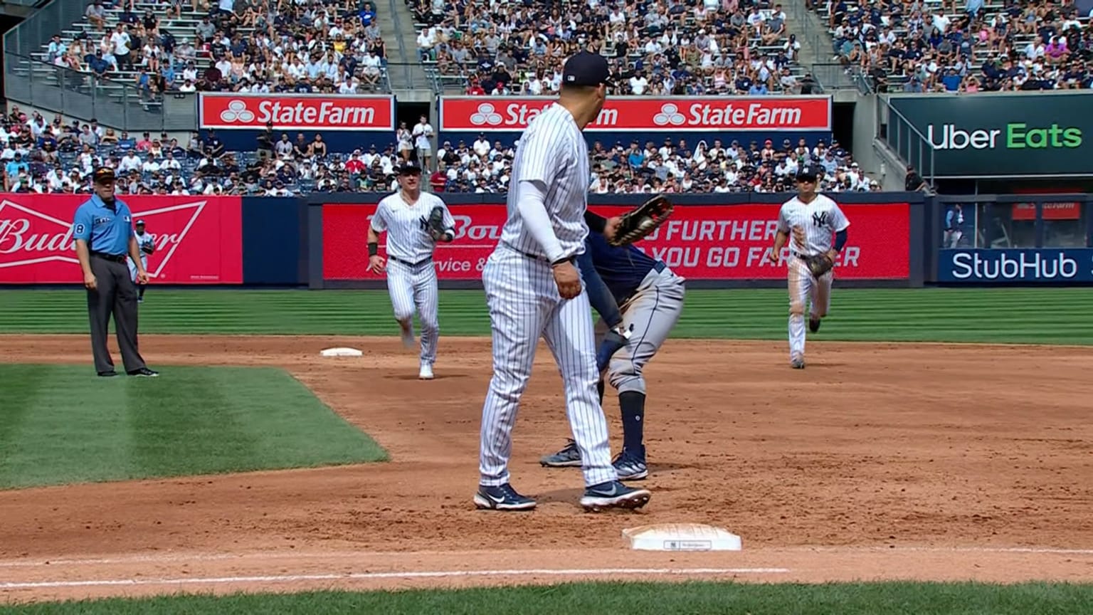 Marwin Gonzalez's unassisted double play at first | 09/10/2022 | Atlanta Braves