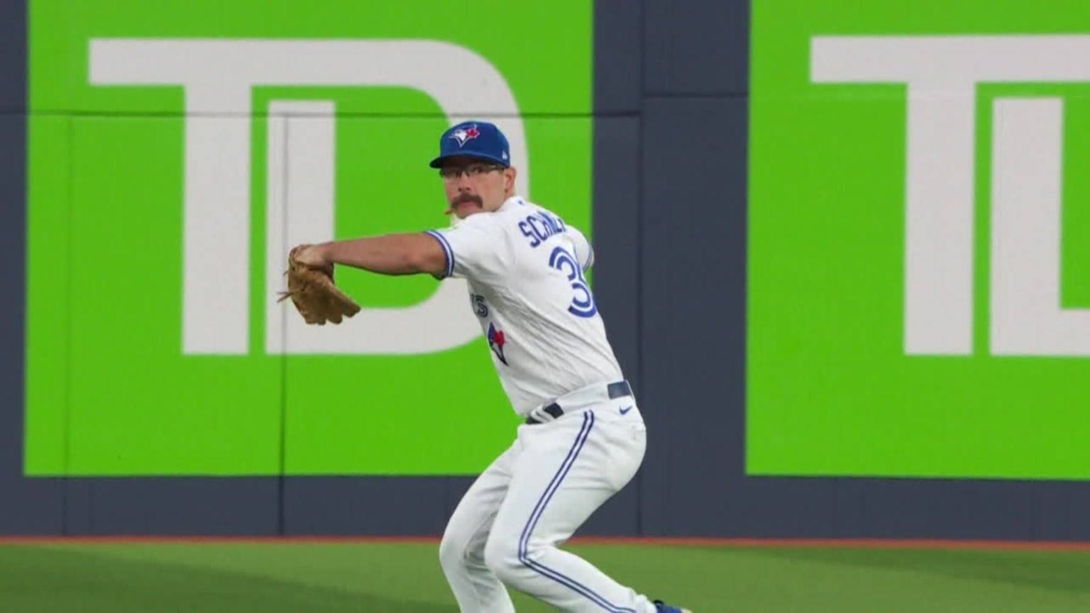 Davis Schneider nabs Jonah Heim | 09/13/2023 | MLB.com