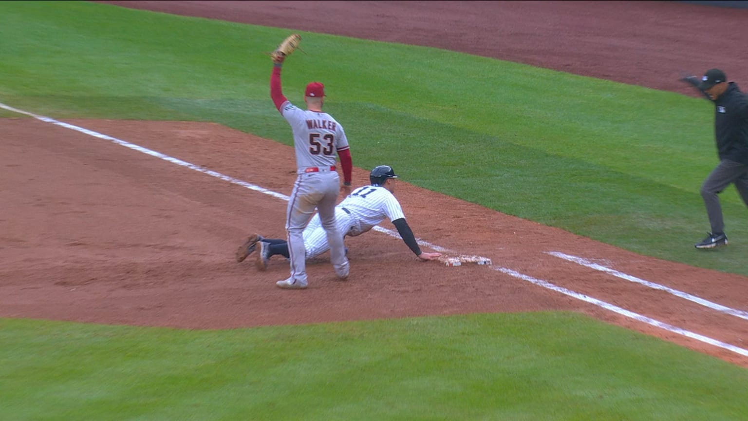 Merrill Kelly picks off Anthony Volpe after review | 09/25/2023 ...