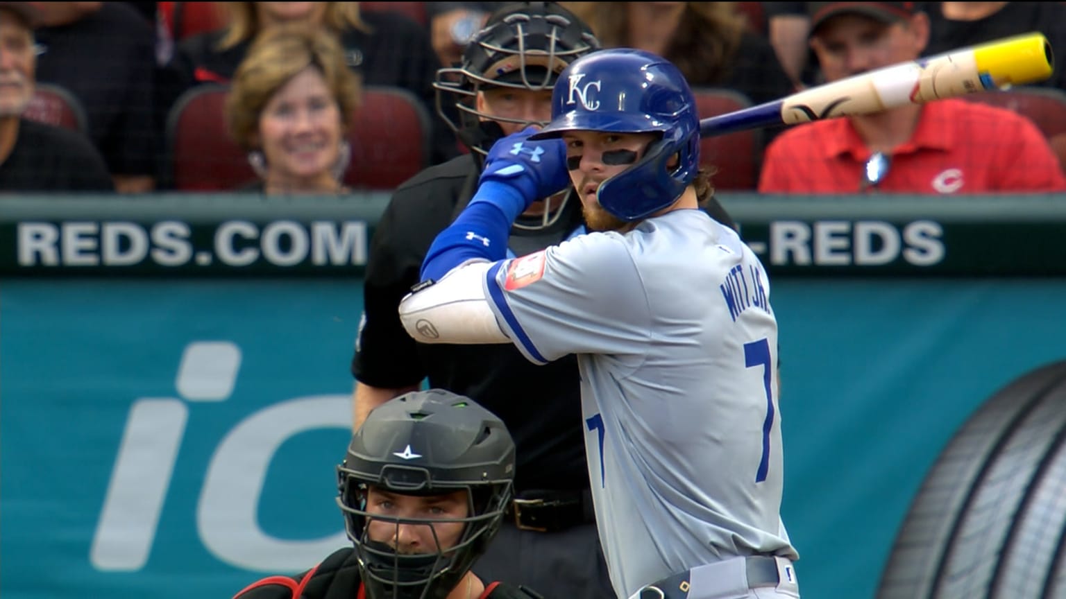 Bobby Witt Jr.'s Backyard Baseball bat | 08/16/2024 | MLB.com