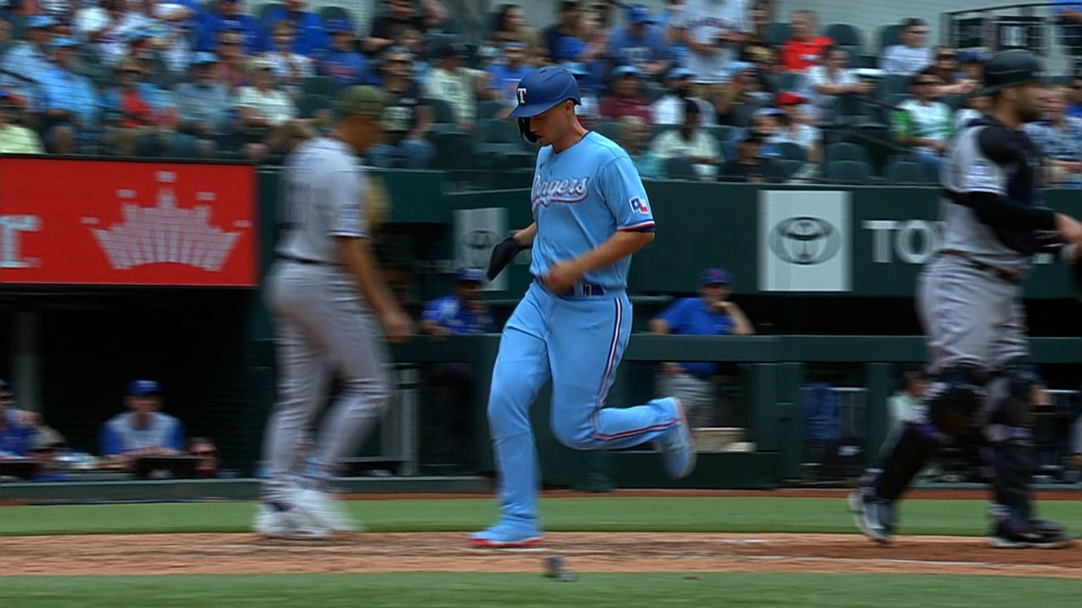 Bubba Thompson skies a sac fly to center field | 05/21/2023 | Kansas ...