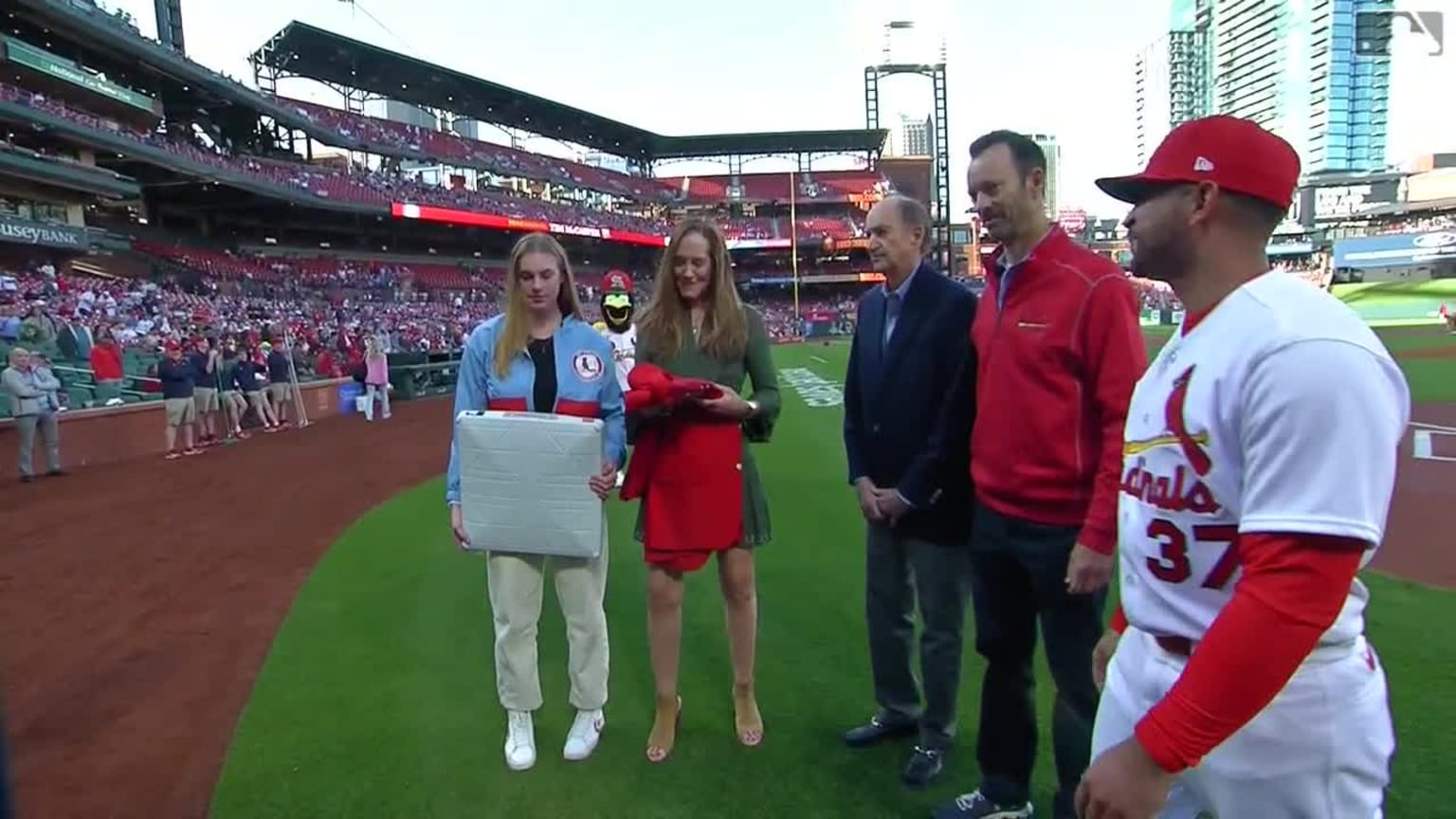 Cardinals honor Tim McCarver and Mike Shannon | 05/02/2023 | St. Louis ...