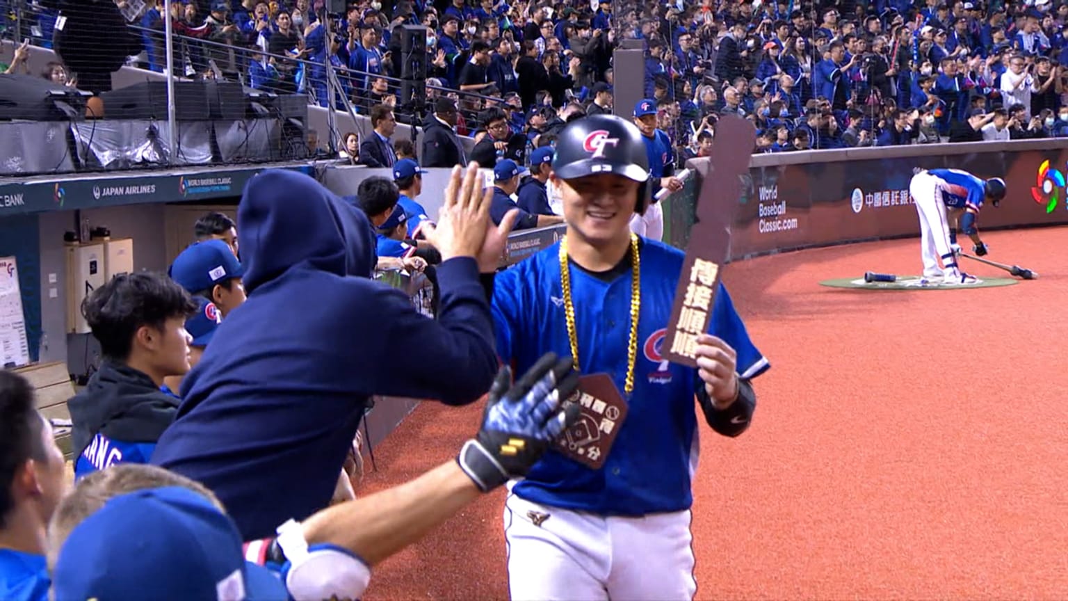 Chieh-Hsien Chen's bases-loaded walk | 02/22/2025 | MLB.com