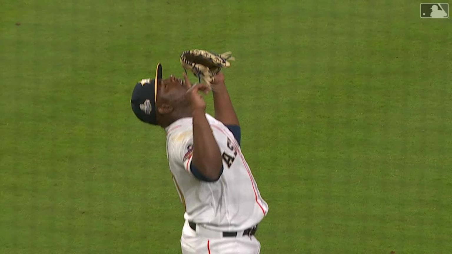 Héctor Neris gets out of a bases-loaded jam | 03/30/2023 | Los Angeles ...