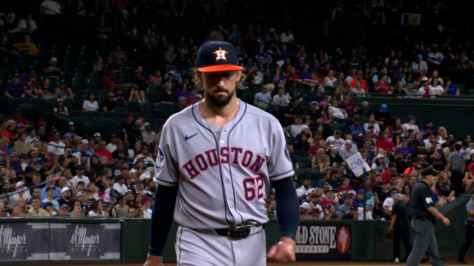 Bennett Sousa sidesteps trouble in the 6th | 07/21/2025 | Houston Astros