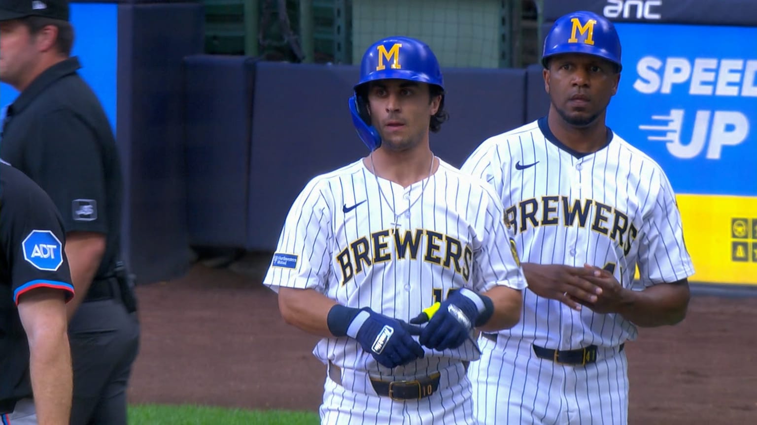 Sal Frelick singles in the 1st | 07/26/2025 | Milwaukee Brewers