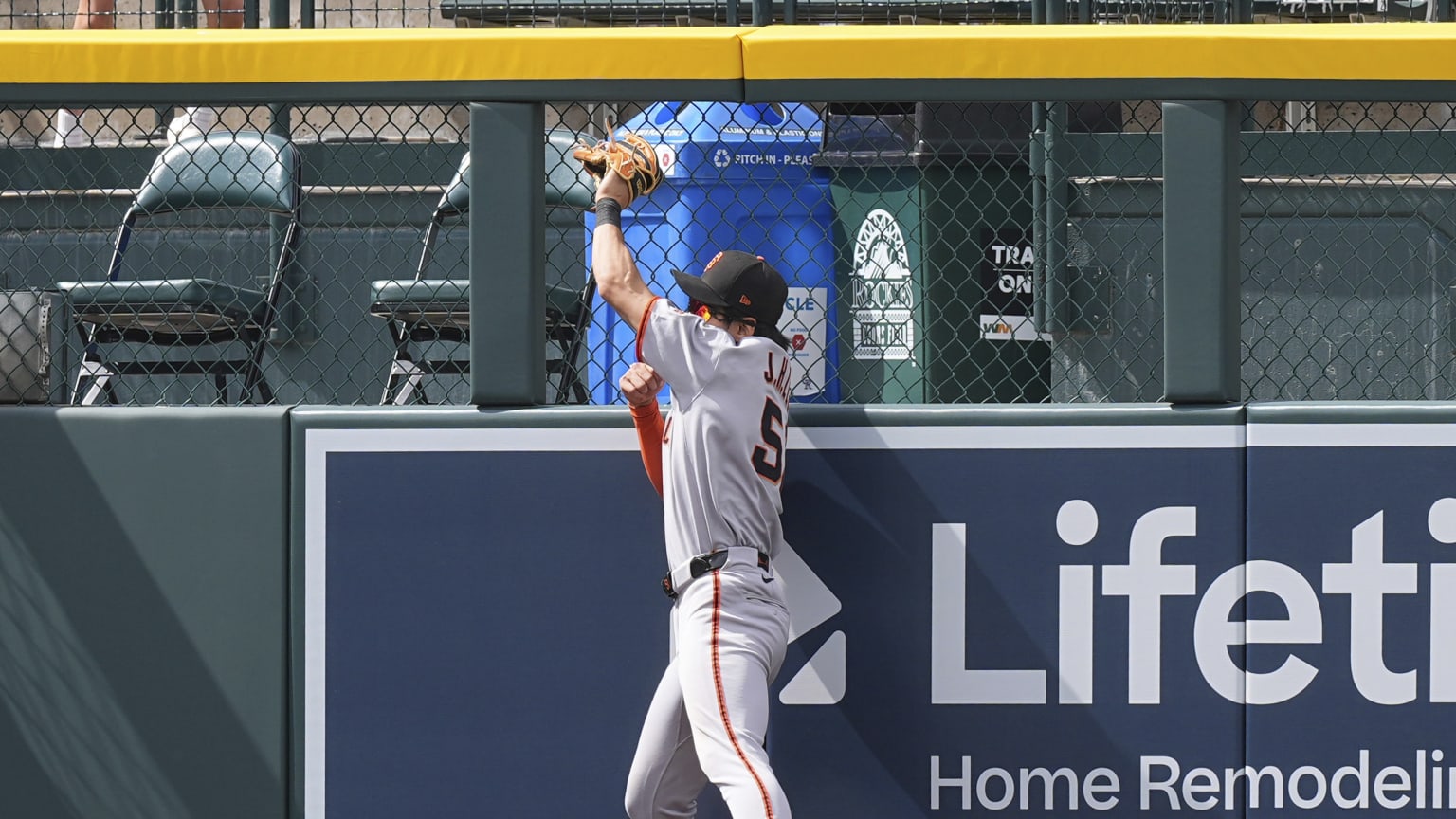 Jung Hoo Lee's nice leaping catch | 06/12/2025 | San Francisco Giants