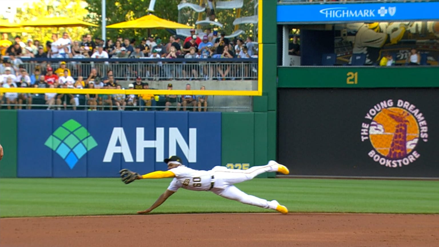 Liover Peguero goes all out for a fantastic grab | 07/29/2023 ...