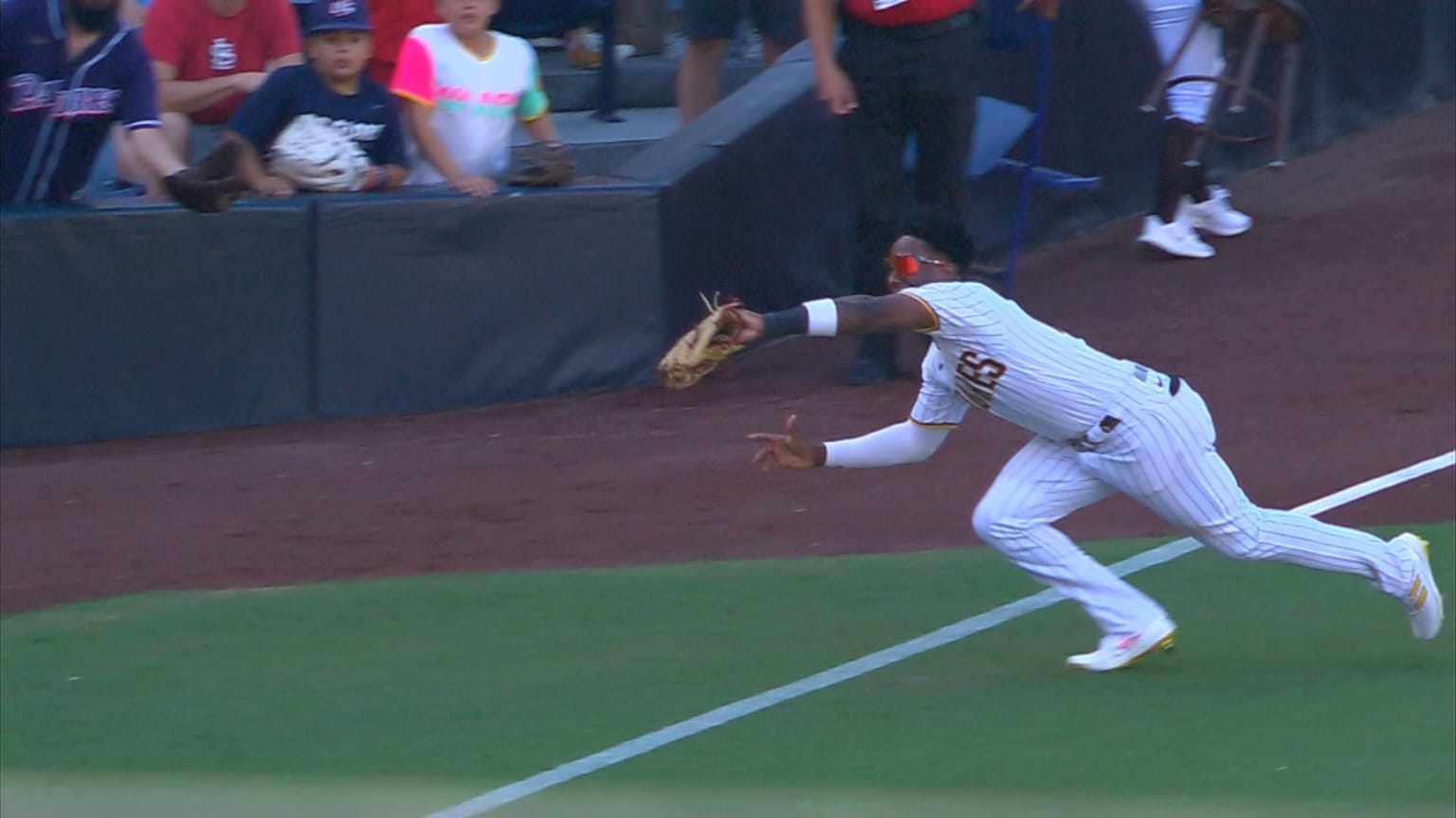 Jurickson Profar makes nice diving catch in the 9th | 09/22/2022 | San ...