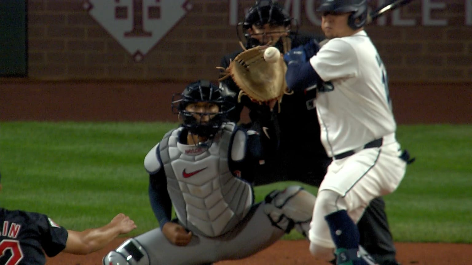 Luis Urías walks in Cal Raleigh | 04/01/2024 | Seattle Mariners