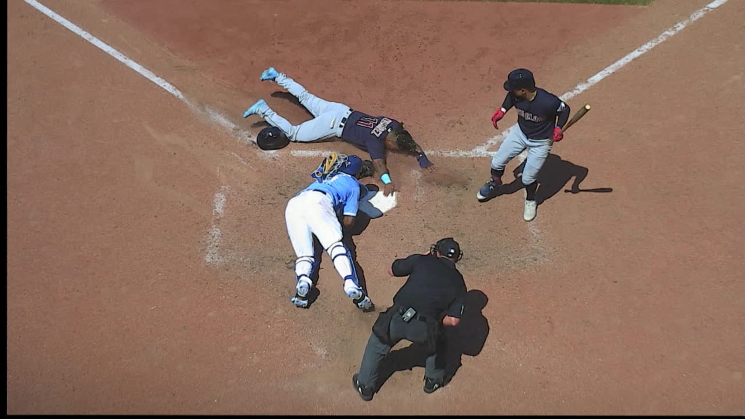 Ramírez steals home after overturned call in the 10th | 06/29/2023 ...
