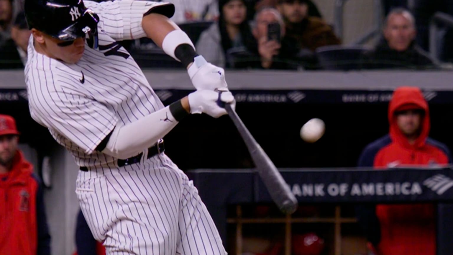 Aaron Judge drives in a run with sac fly in 4th | 04/18/2023 | MLB.com