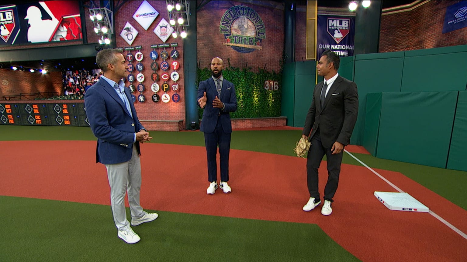 MLB Tonight details the keys to good baserunning | 08/28/2023 | Seattle ...