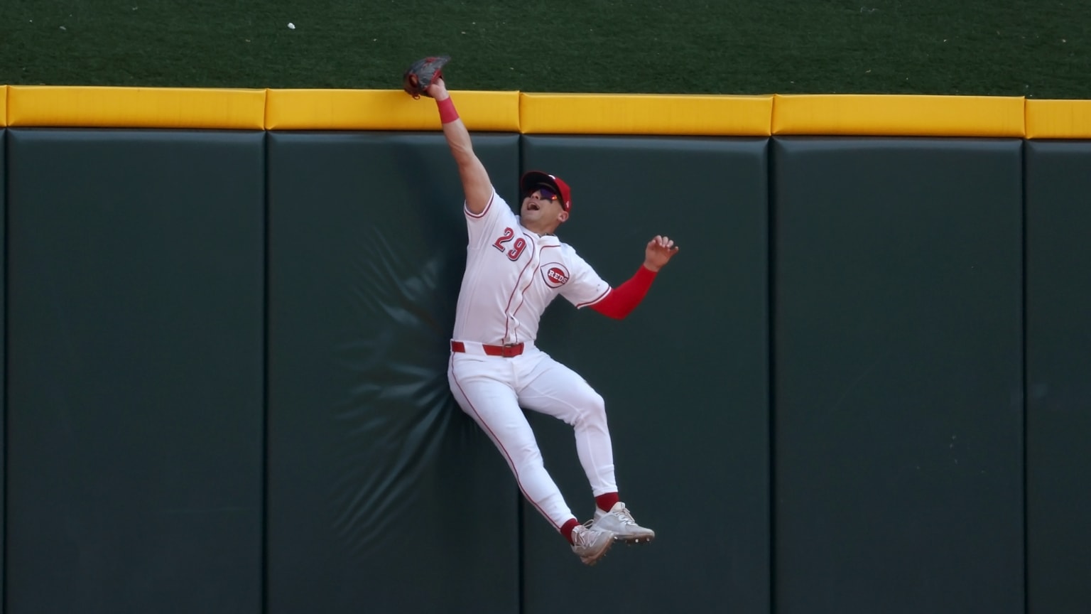 TJ Friedl robs Rhys Hoskins of a home run | 08/30/2024 | Cincinnati Reds