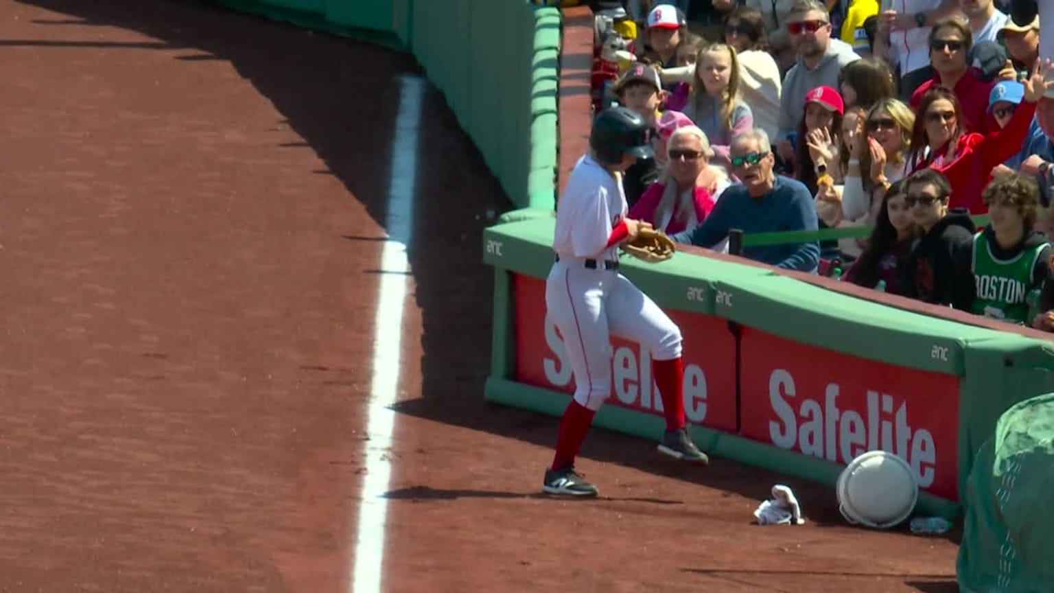 Red Sox ball girl makes great play | 04/21/2025 | Boston Red Sox