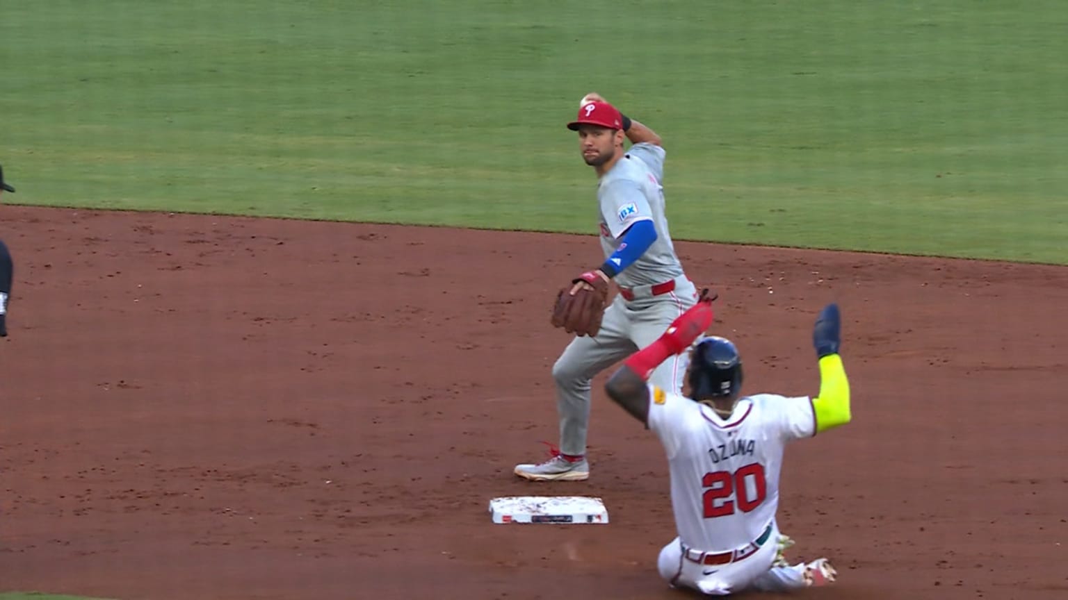 Daily Dash: Stott's dive, Mitchell's home run robbery | 08/23/2024 ...