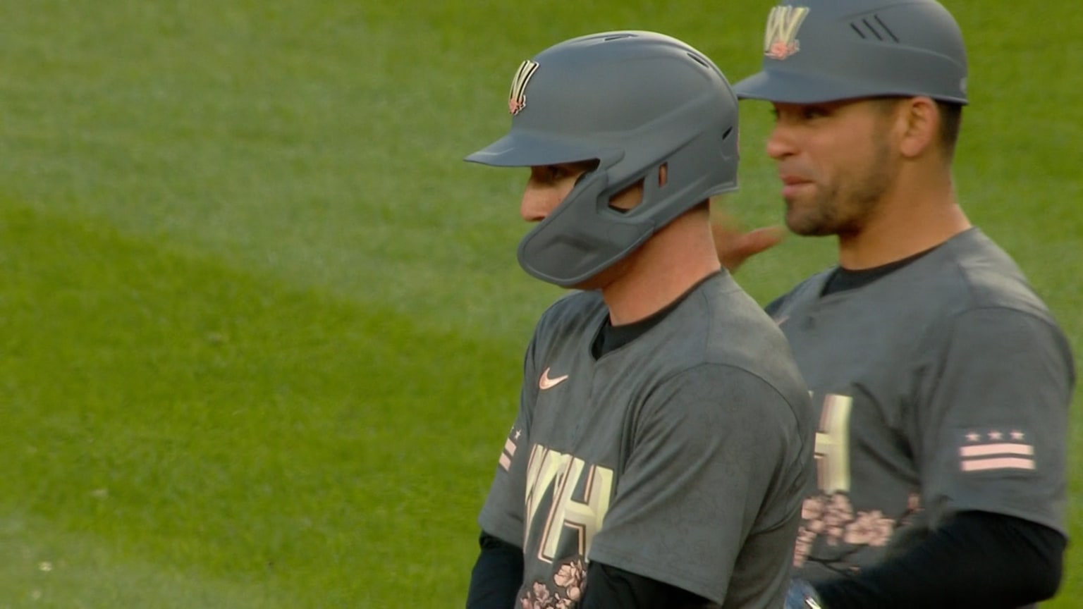 Jacob Young's RBI bunt single | 04/23/2024 | Minnesota Twins