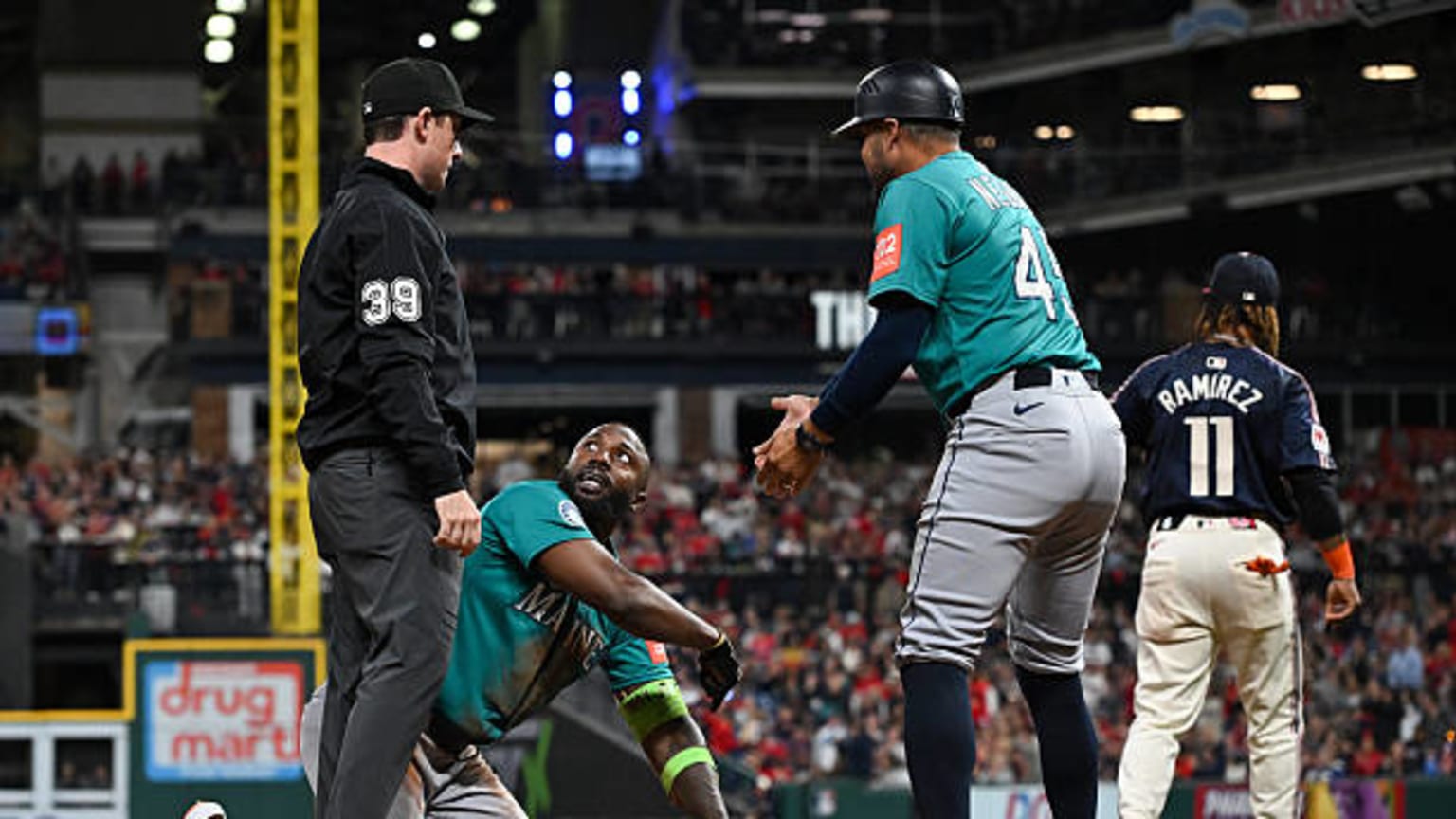 Nolan Jones retira a Randy Arozarena en tercera | 29/08/2025 | Los ...