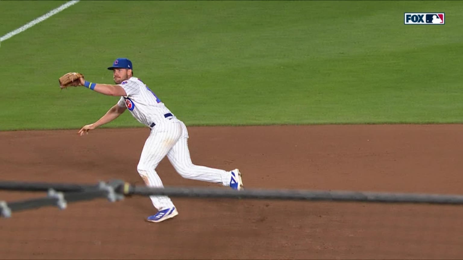 Patrick Wisdom makes a neat catch at third base | 05/27/2023 | Chicago Cubs
