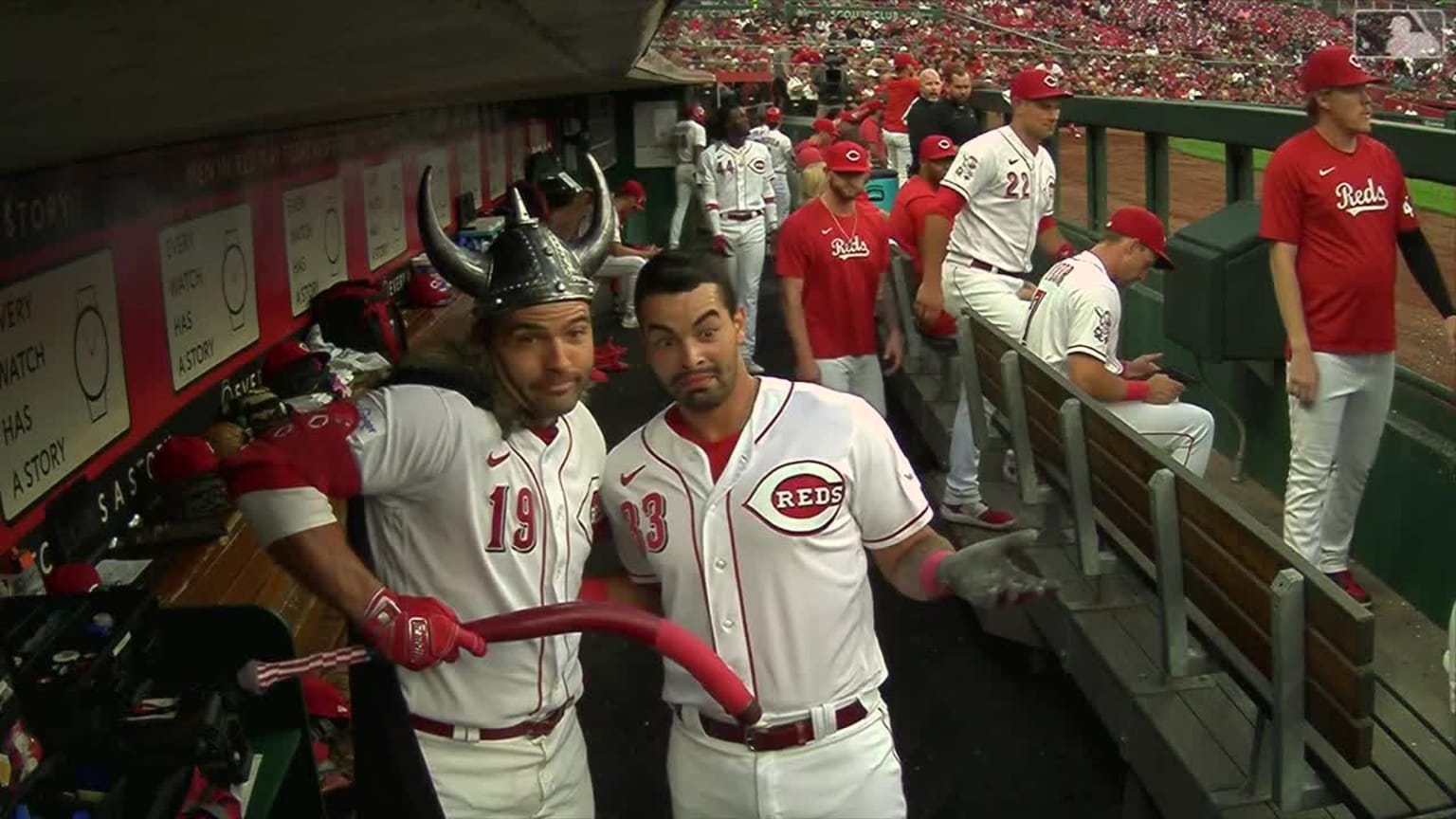 Joey Votto launches a solo homer to right field | 08/07/2023 ...
