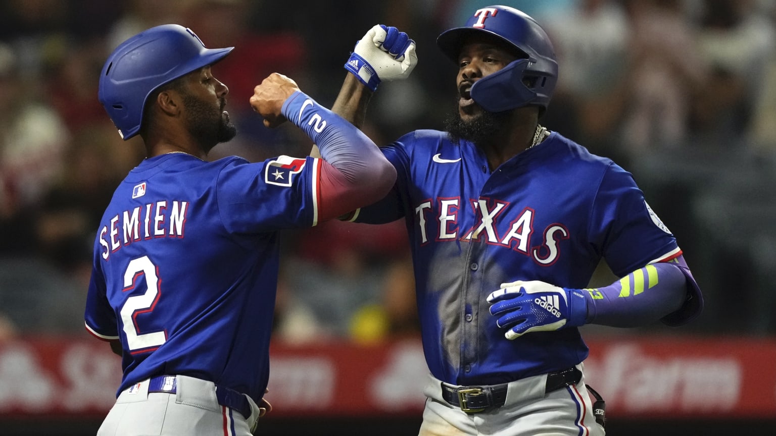 Adolis García conecta un HR de 2 rayas | 10/07/2025 | Los Rangers de Texas