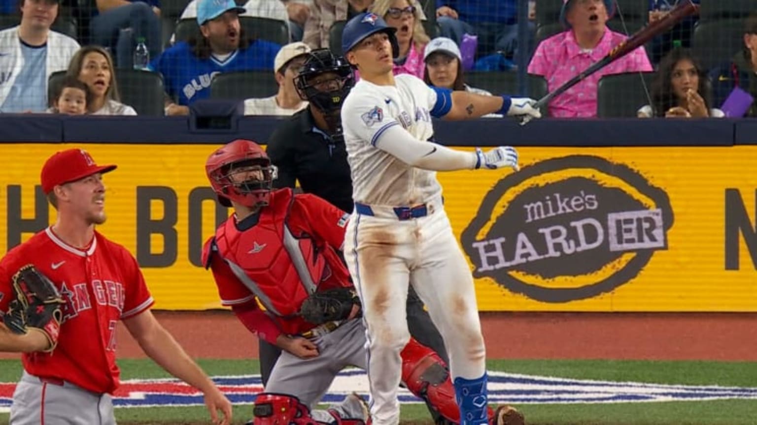 Valenzuela LAUNCHES this over the wall 🚀 | 05/09/2026 | MLB.com