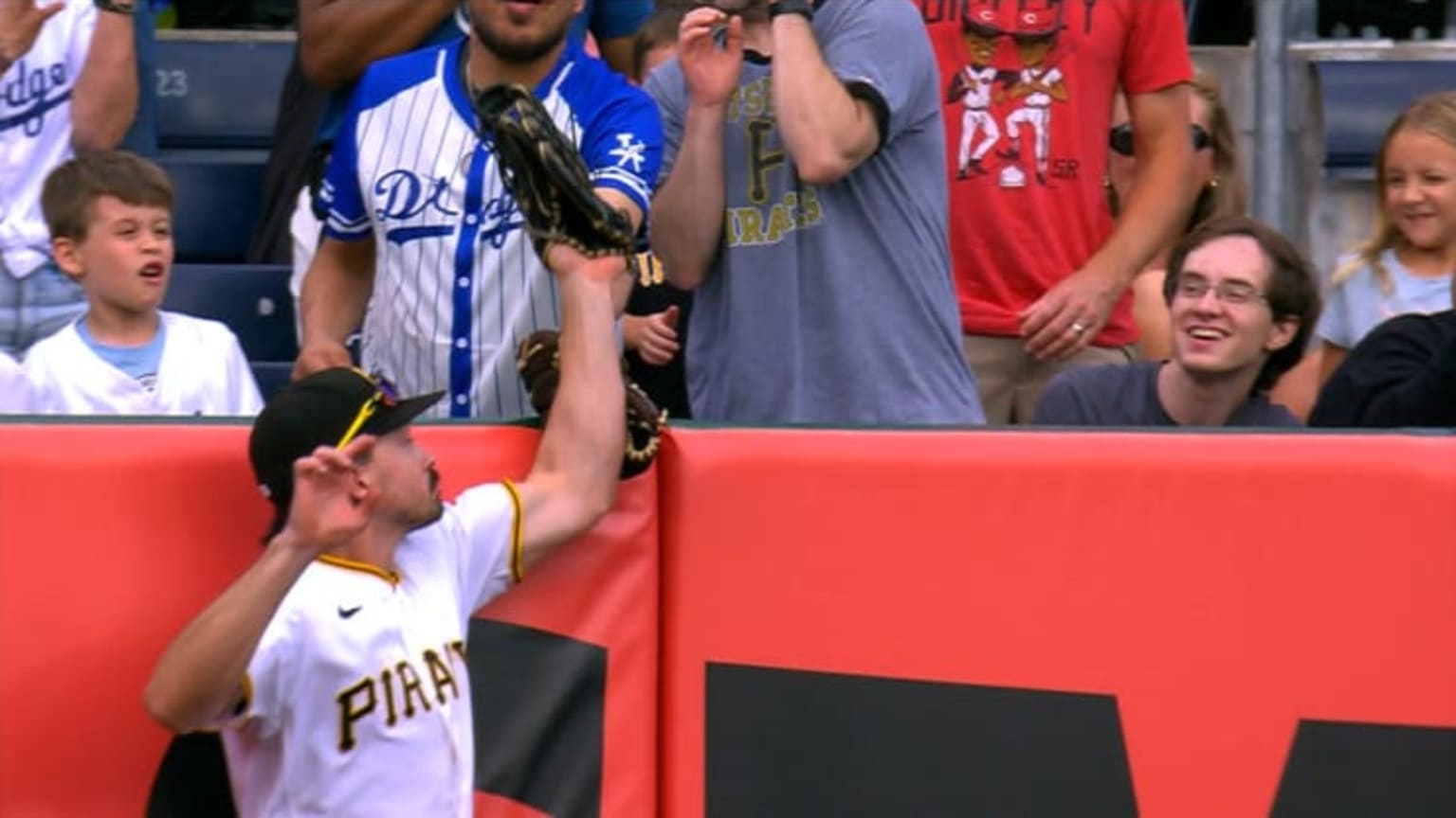 Reynolds ROBS Betts! 🤯 | 06/11/2026 | MLB.com