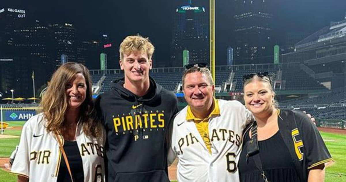 MLB Stories - MLB players' proud parents in the stands