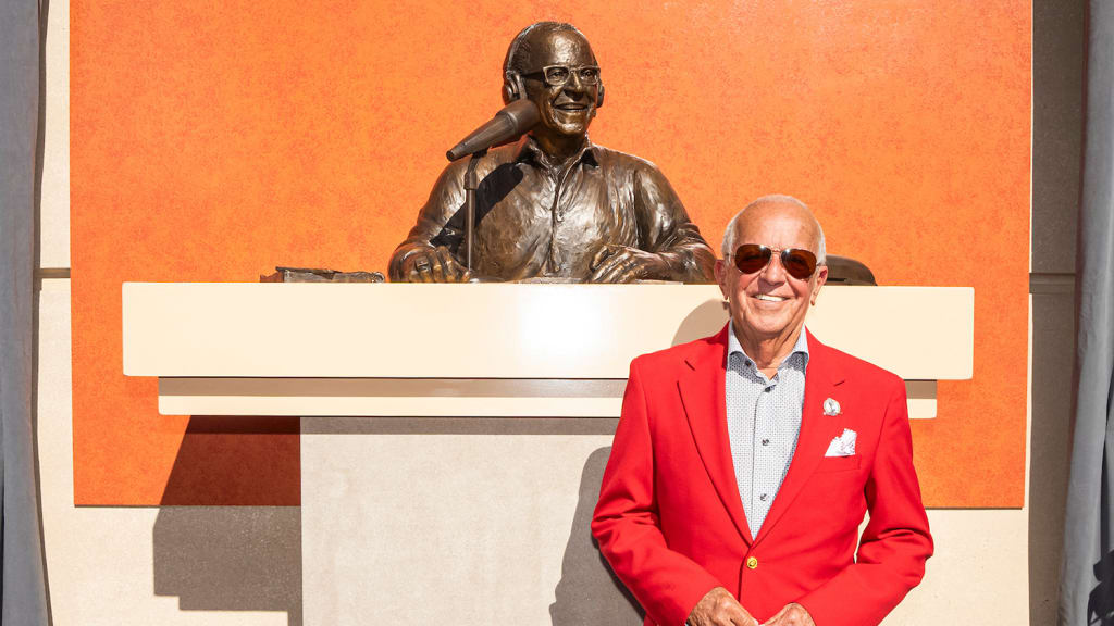 Marty Brennaman Statue | Cincinnati Reds